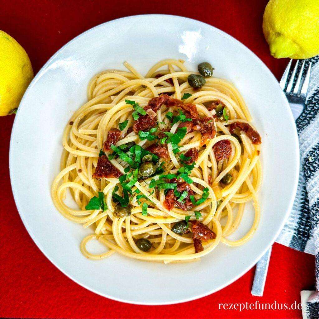 Fertig in 15 Minuten: Spaghetti mit Zitronen, getrockneten Tomaten und ...