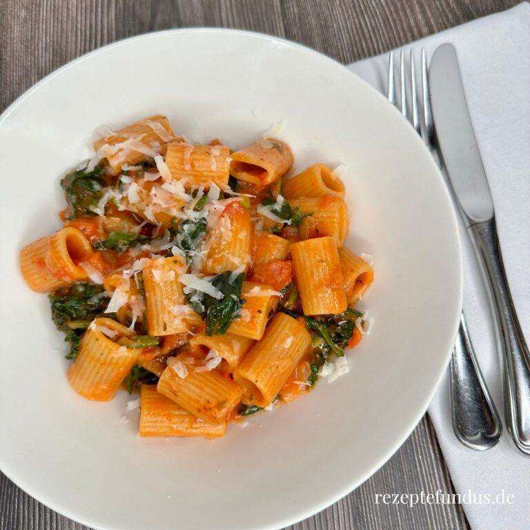 One Pot Pasta mit Tomaten und Spinat – schnell, einfach & unglaublich ...